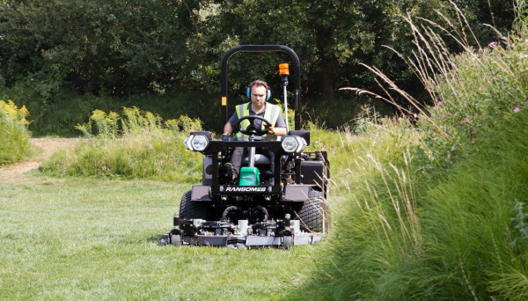 Ransomes HR380 – All Day Mowing in a Stage V Package - Landscape and ...